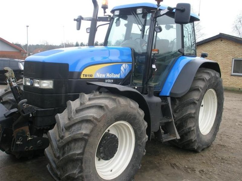 New Holland TM190 frontlift Tractor - technikboerse.com