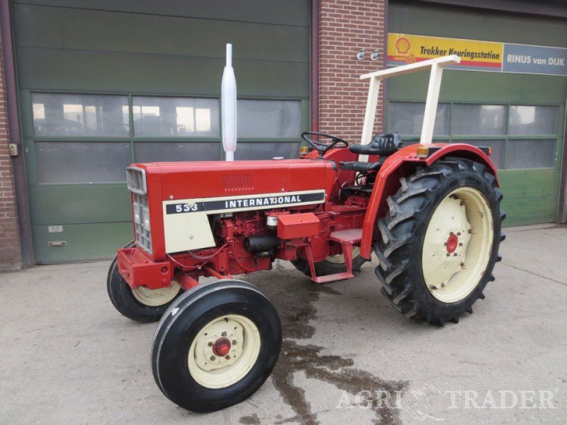 IHC 533 Traktor - technikboerse.com