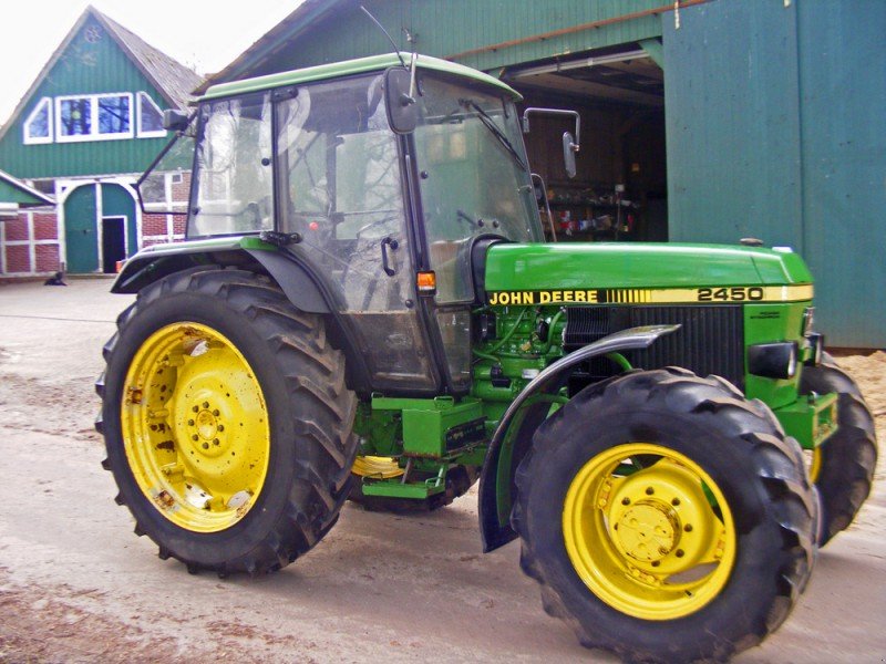 John Deere 2450 A+Niedrigkabine Traktor - technikboerse.com